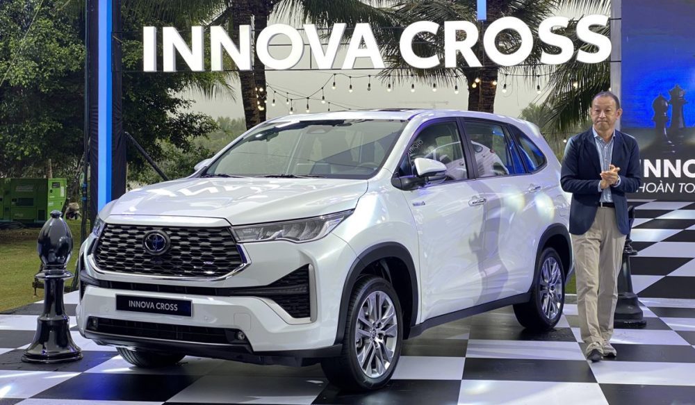 Innova Cross 2023: Giá lăn bánh và chương trình ưu đãi hấp dẫn